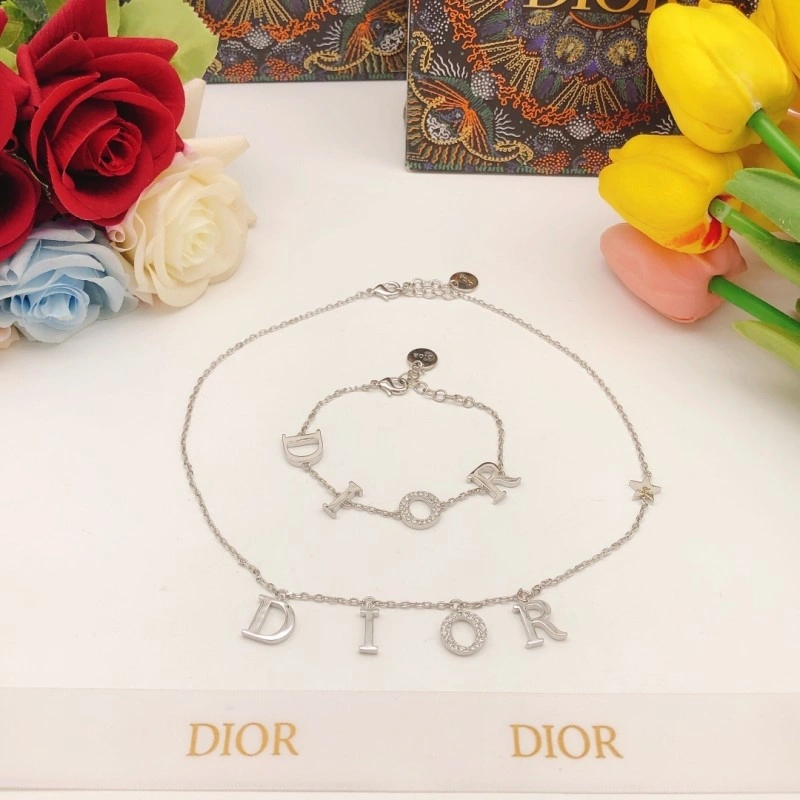 Bargain Christian Dior Necklaces