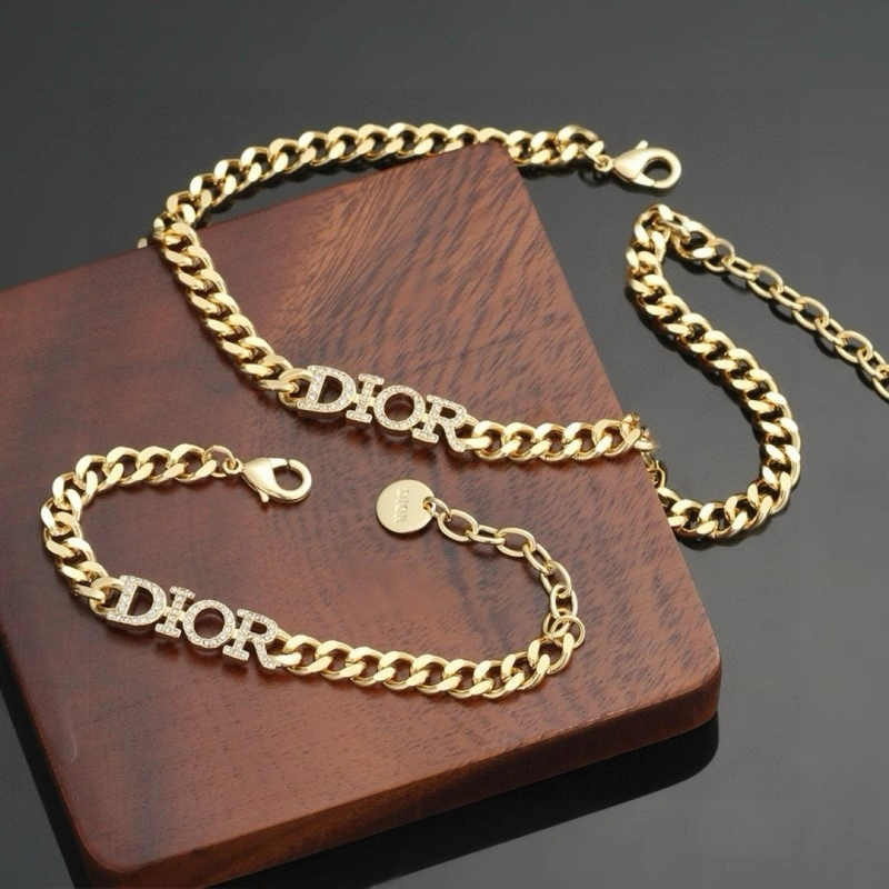Cut-rate Christian Dior Necklaces