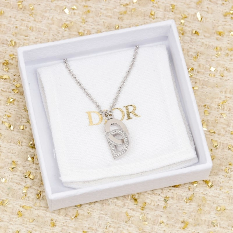 Low-cost Christian Dior Necklaces