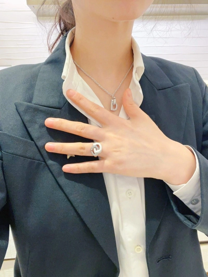 Low-cost Christian Dior Necklaces