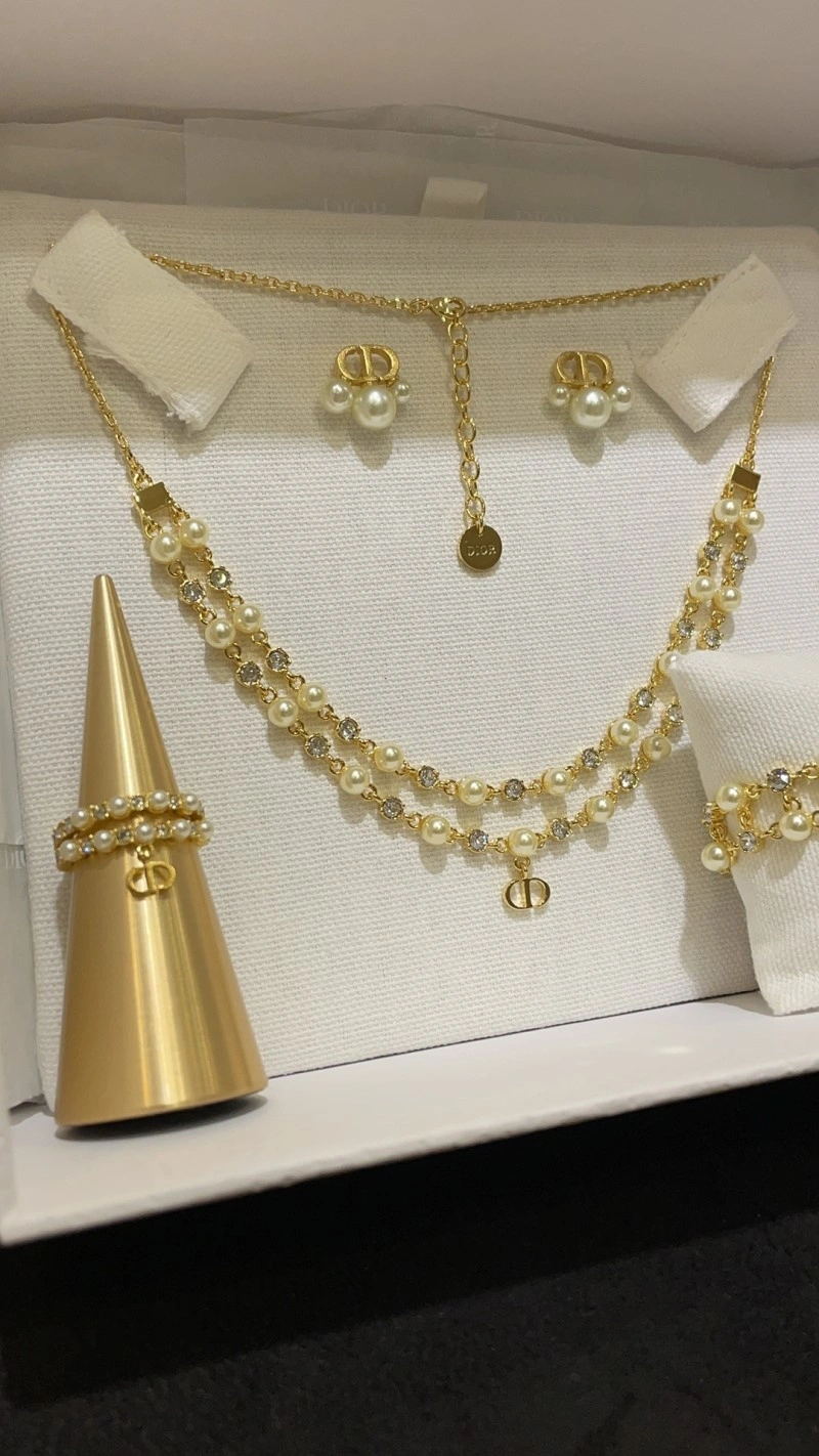 Cut-rate Christian Dior Necklaces