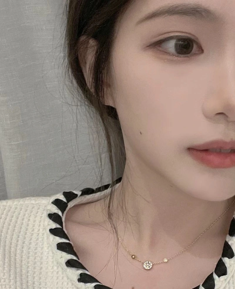 Discounted Christian Dior Necklaces