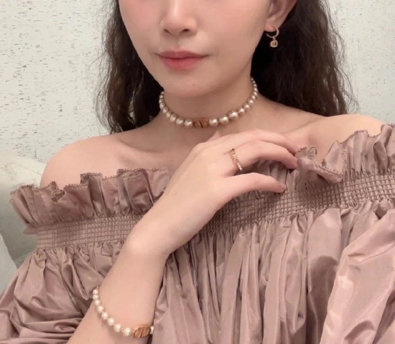High fidelity Christian Dior Necklaces