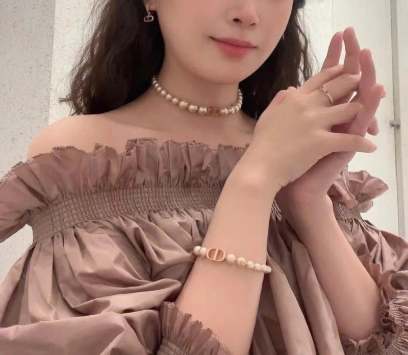 High fidelity Christian Dior Necklaces