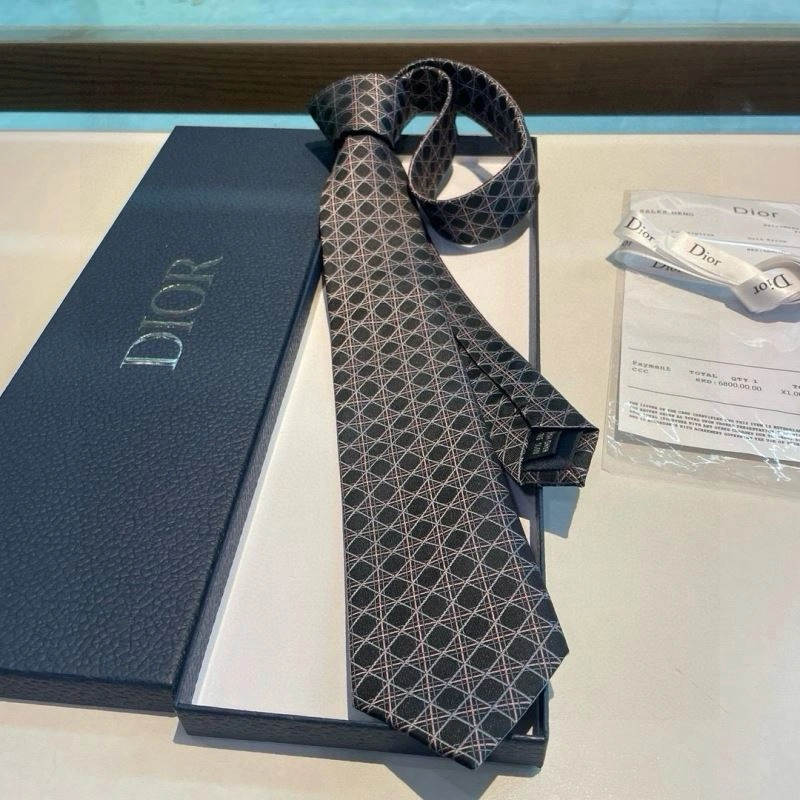 Top mirror Christian Dior Neckties