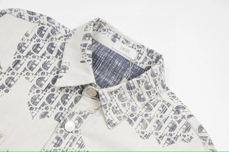 Accurate model Christian Dior Outwear