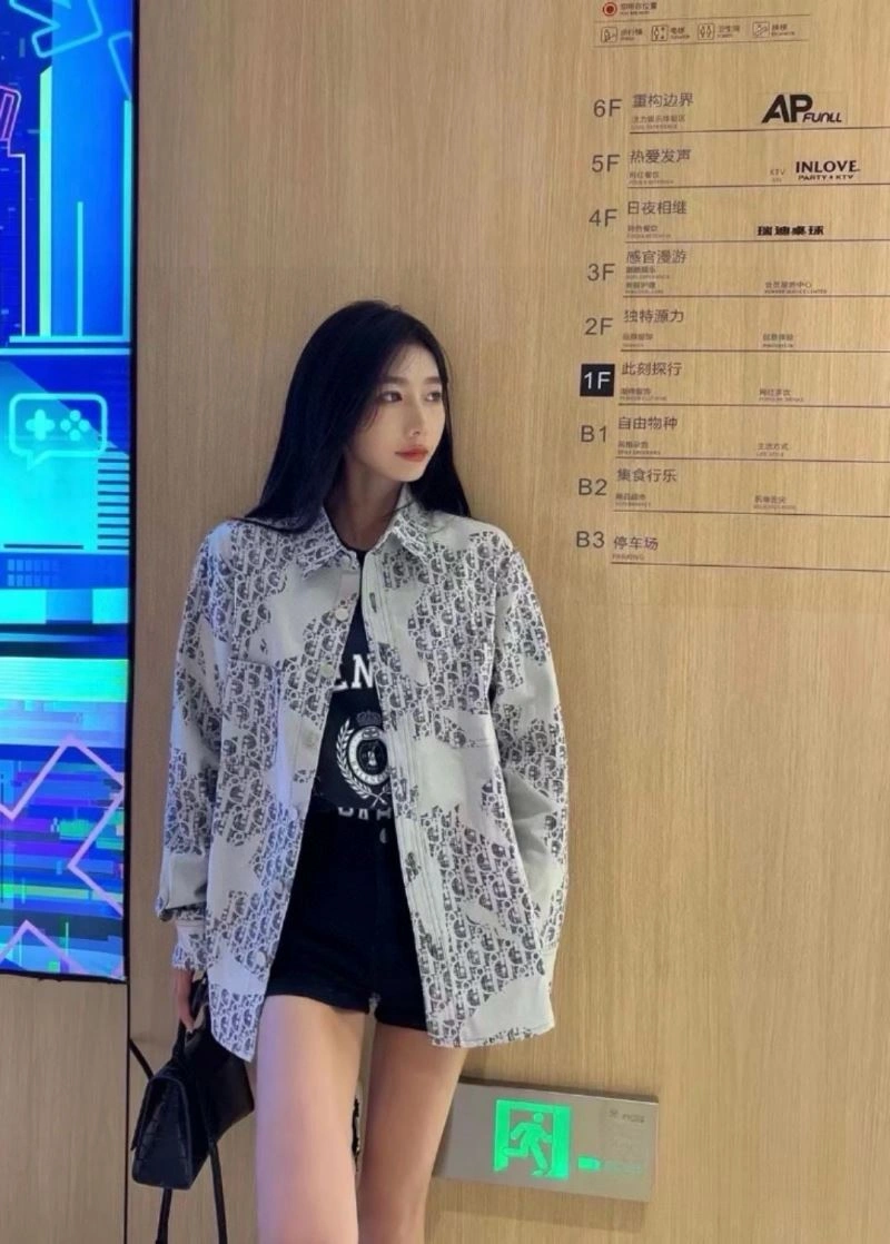 Accurate model Christian Dior Outwear