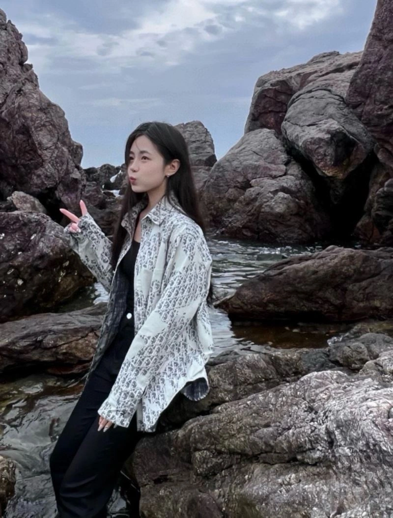 Accurate model Christian Dior Outwear