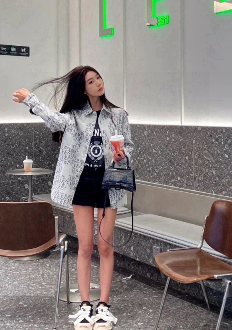 Accurate model Christian Dior Outwear