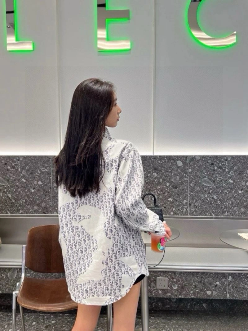Accurate model Christian Dior Outwear