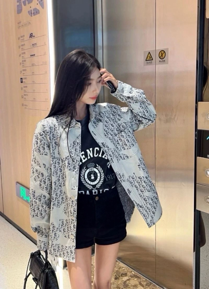 Accurate model Christian Dior Outwear