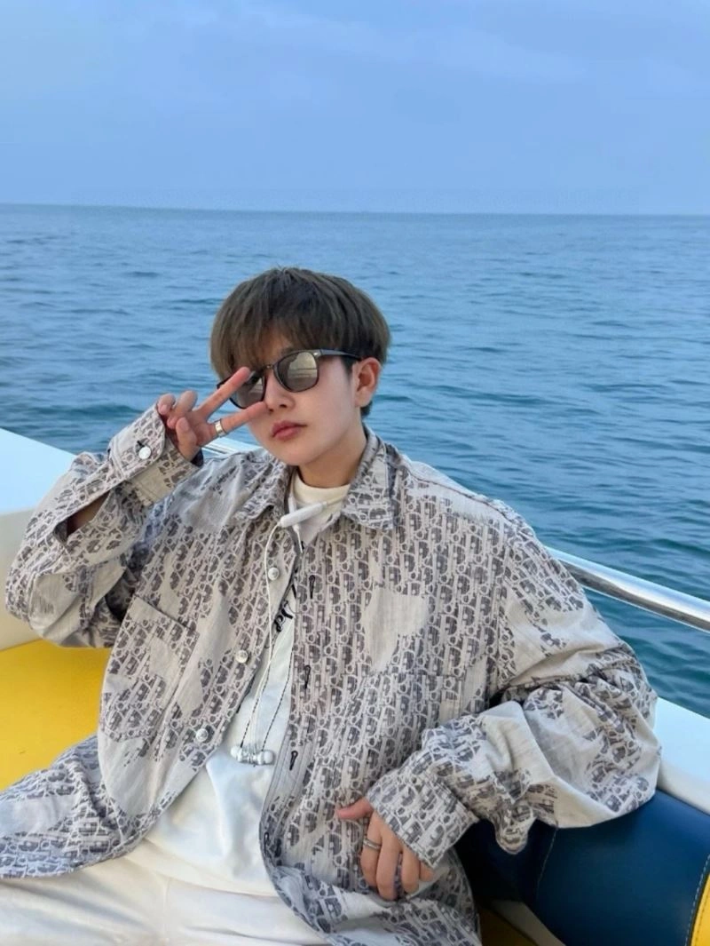Accurate model Christian Dior Outwear