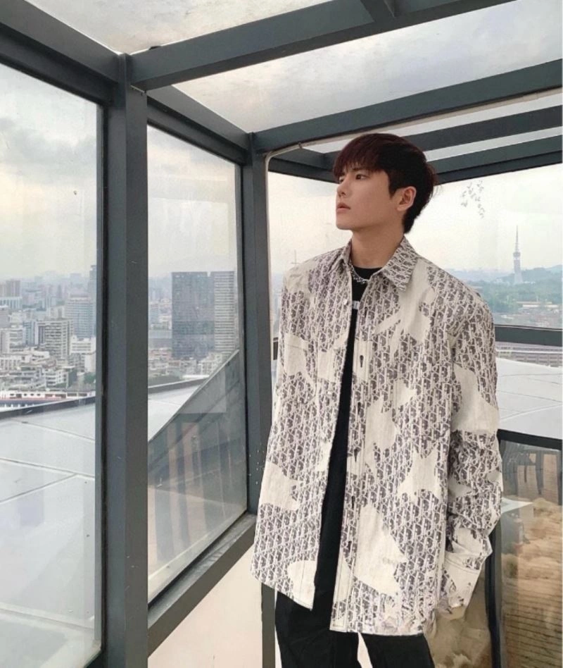 Accurate model Christian Dior Outwear
