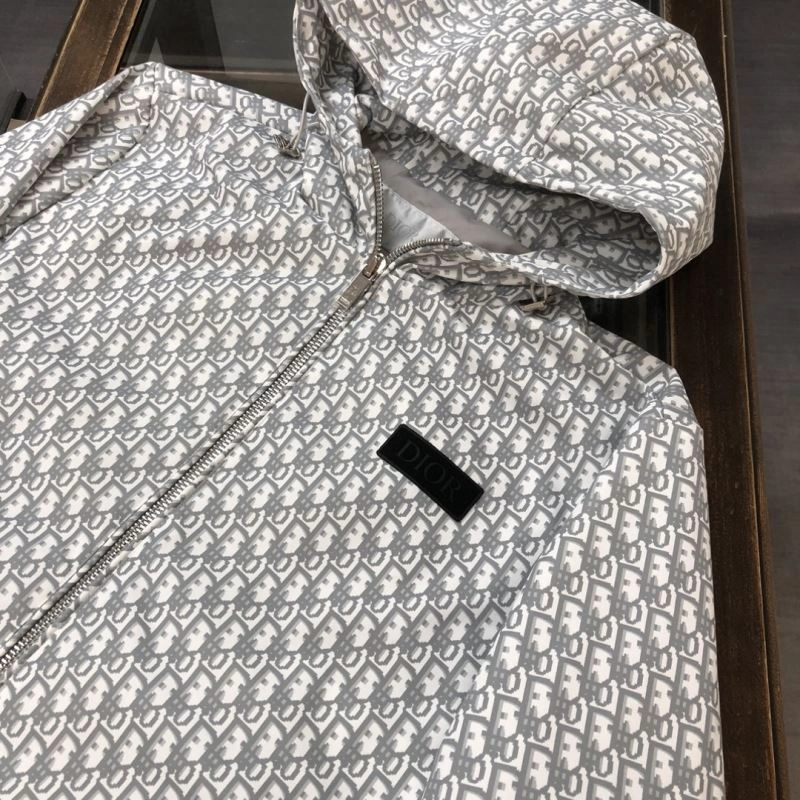 Indistinguishable Christian Dior Outwear