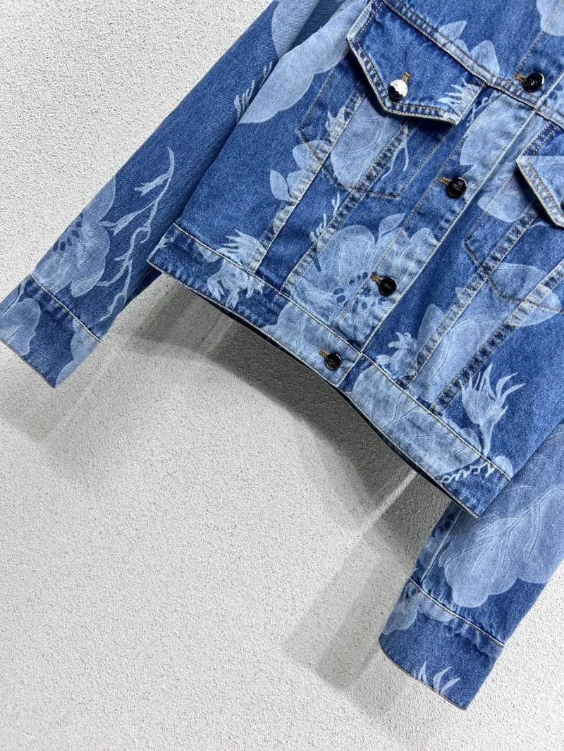 Indistinguishable Christian Dior Outwear