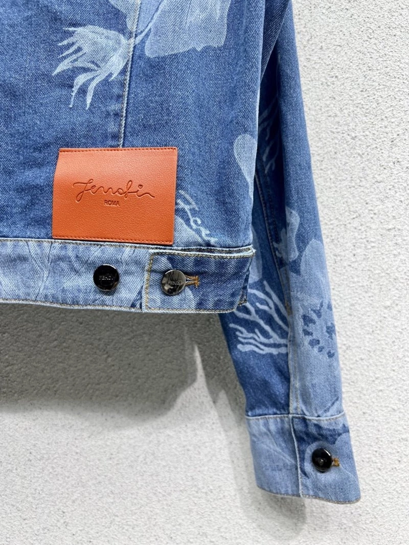 Indistinguishable Christian Dior Outwear