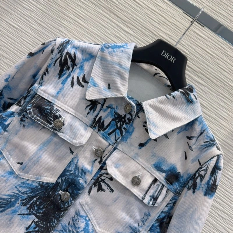 Accurate model Christian Dior Outwear