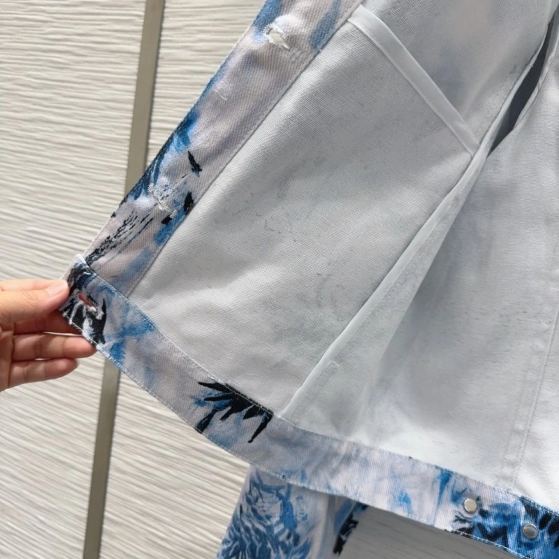 Accurate model Christian Dior Outwear