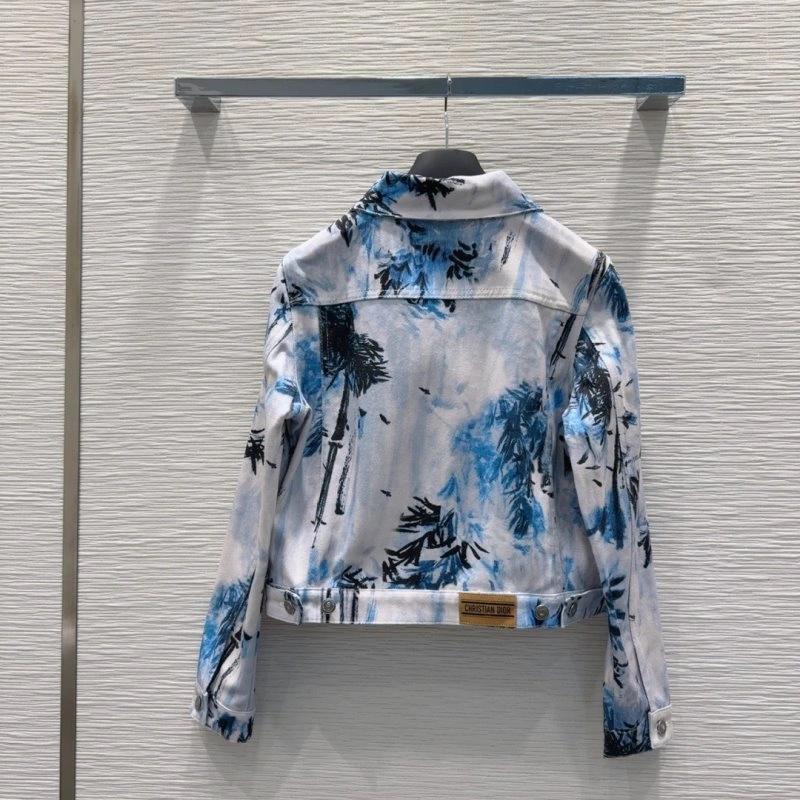 Accurate model Christian Dior Outwear