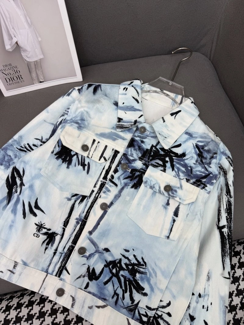 Accurate model Christian Dior Outwear