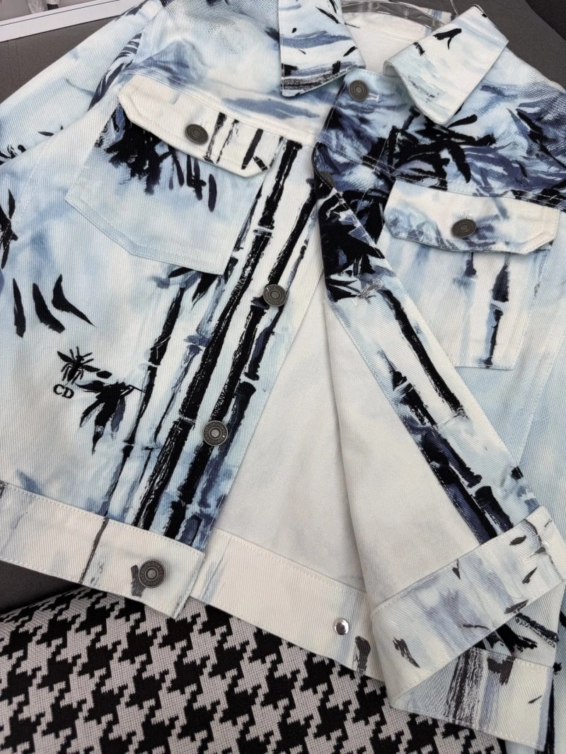 Accurate model Christian Dior Outwear