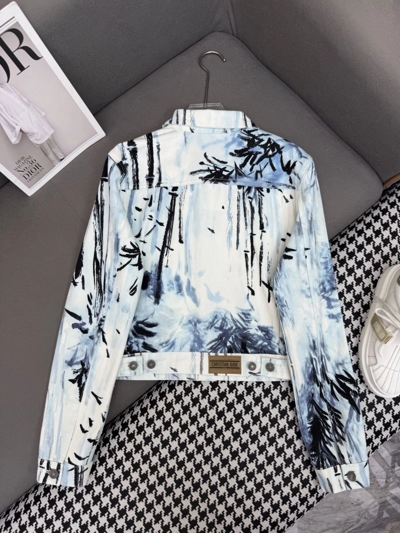 Accurate model Christian Dior Outwear