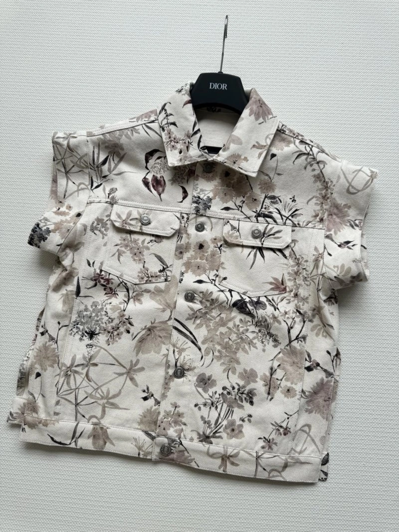 Indistinguishable Christian Dior Outwear