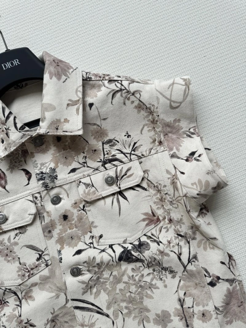 Indistinguishable Christian Dior Outwear