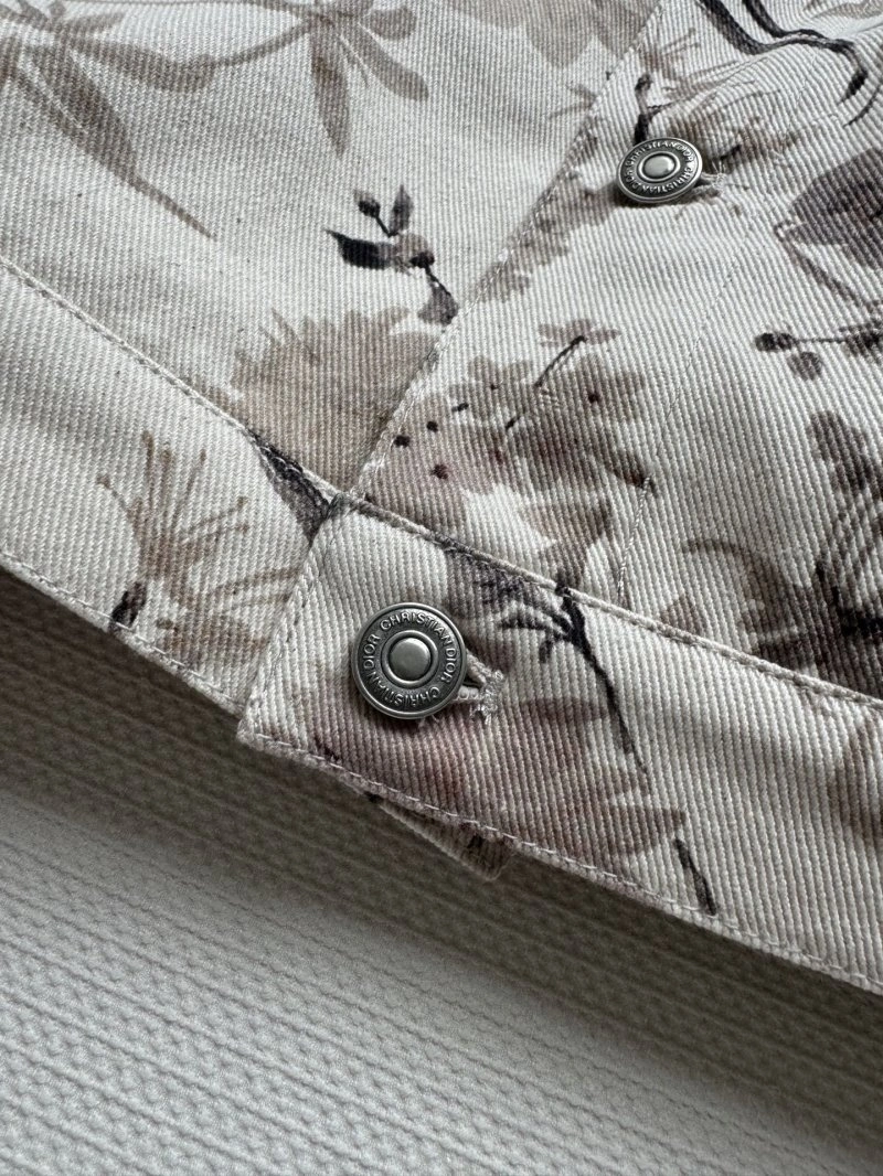 Indistinguishable Christian Dior Outwear