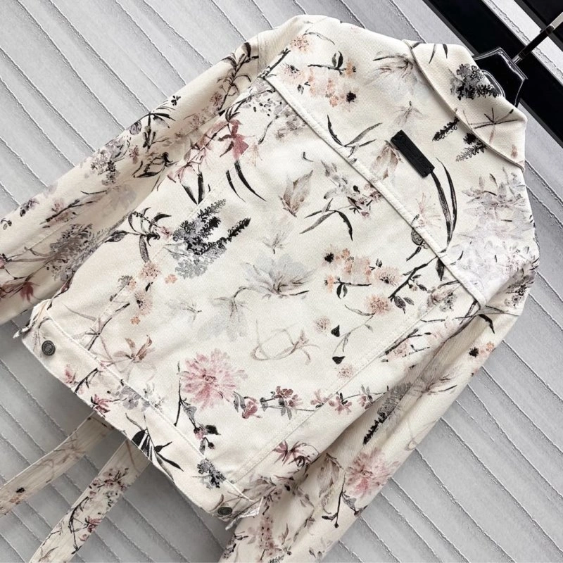 Indistinguishable Christian Dior Outwear