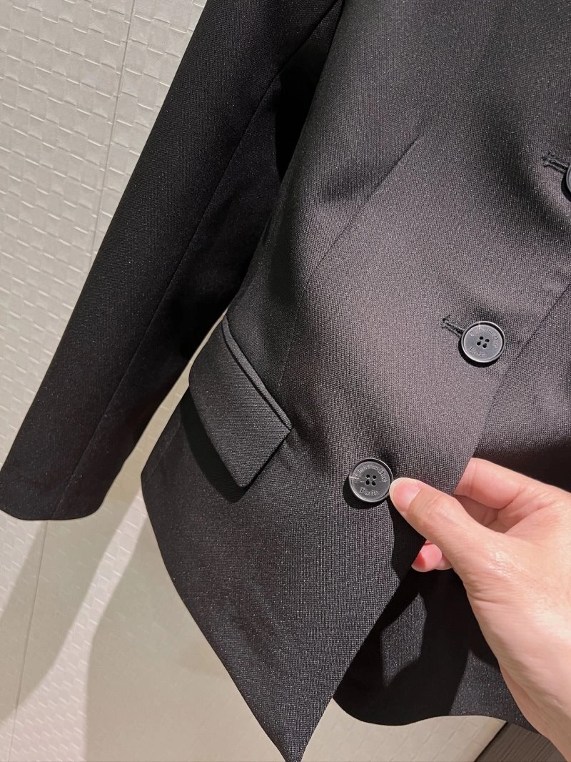 Indistinguishable Christian Dior Outwear