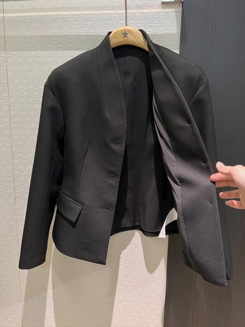 Indistinguishable Christian Dior Outwear