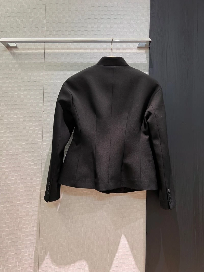 Indistinguishable Christian Dior Outwear