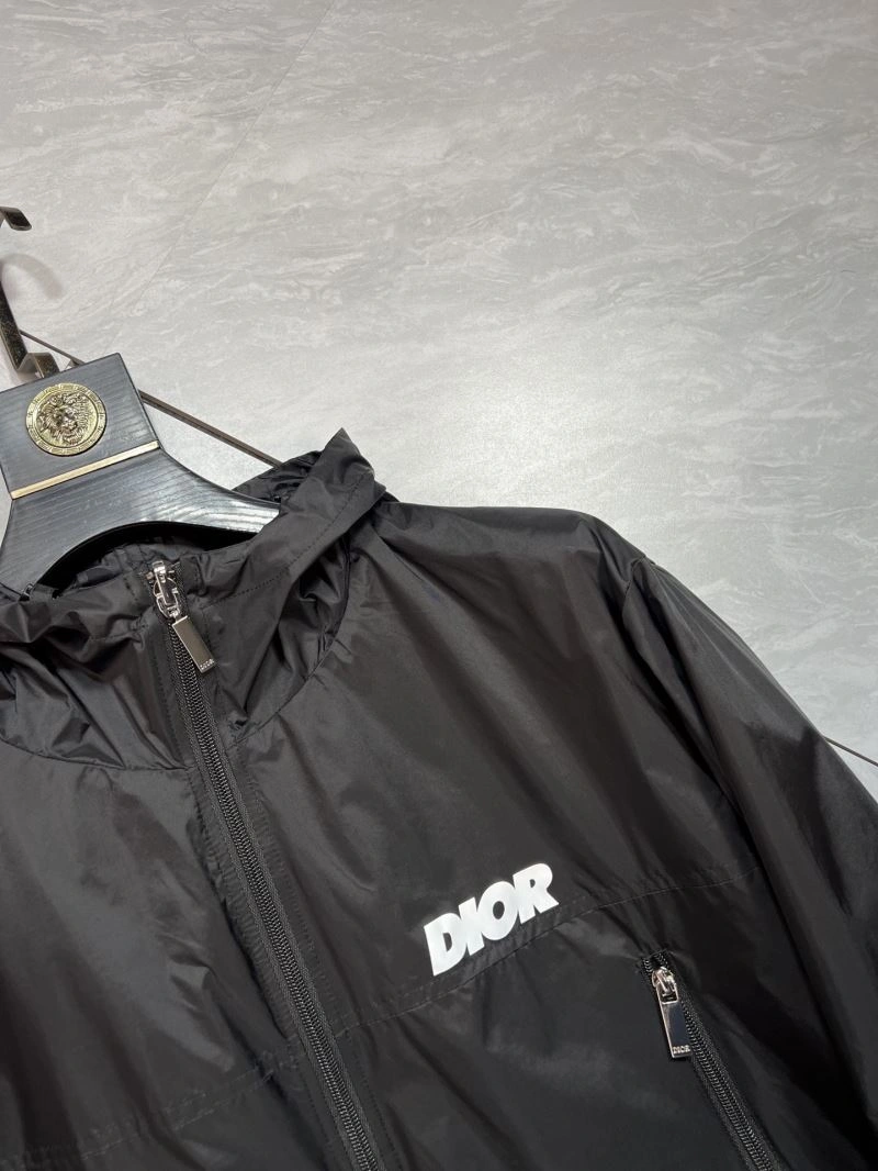 Accurate model Christian Dior Outwear