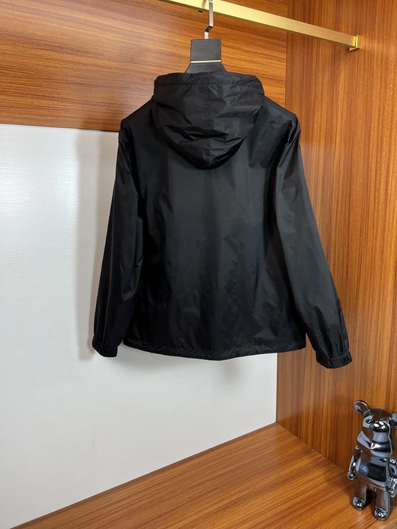 Accurate model Christian Dior Outwear