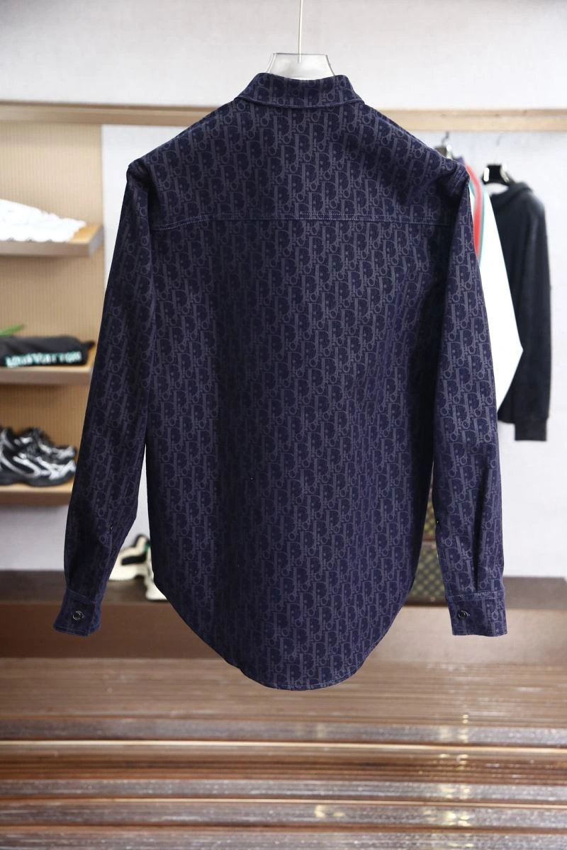 Accurate model Christian Dior Outwear
