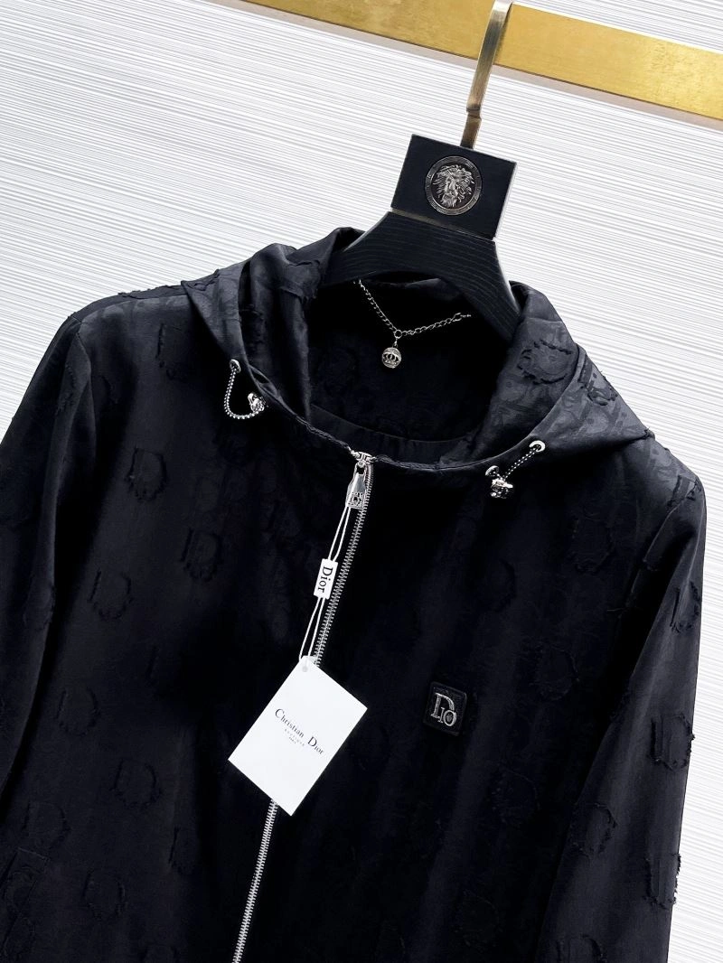 Accurate model Christian Dior Outwear