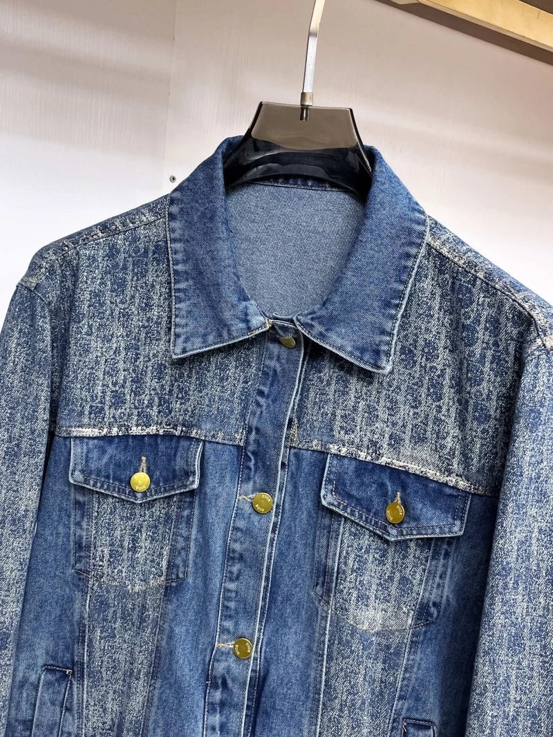 Accurate model Christian Dior Outwear