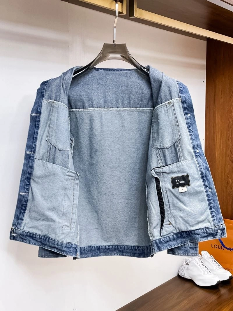 Accurate model Christian Dior Outwear