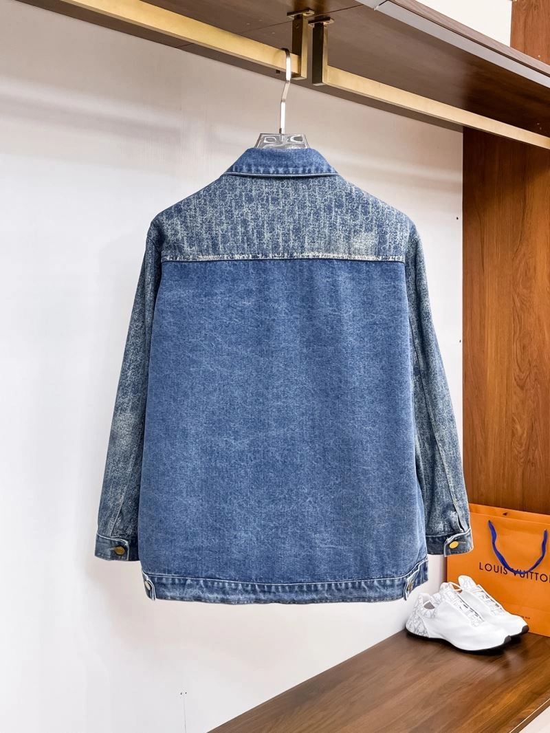 Accurate model Christian Dior Outwear