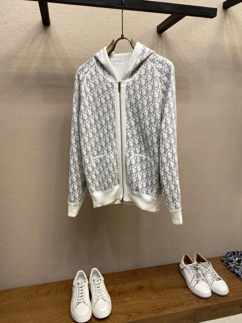 Accurate model Christian Dior Outwear