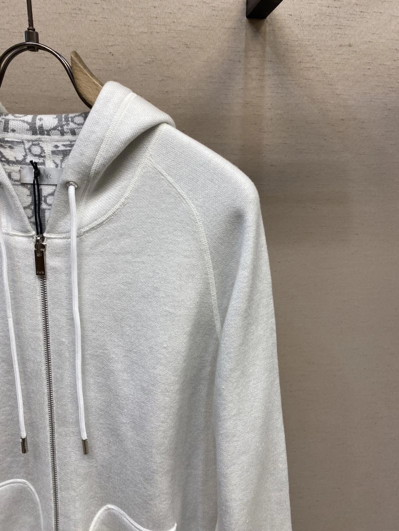 Accurate model Christian Dior Outwear