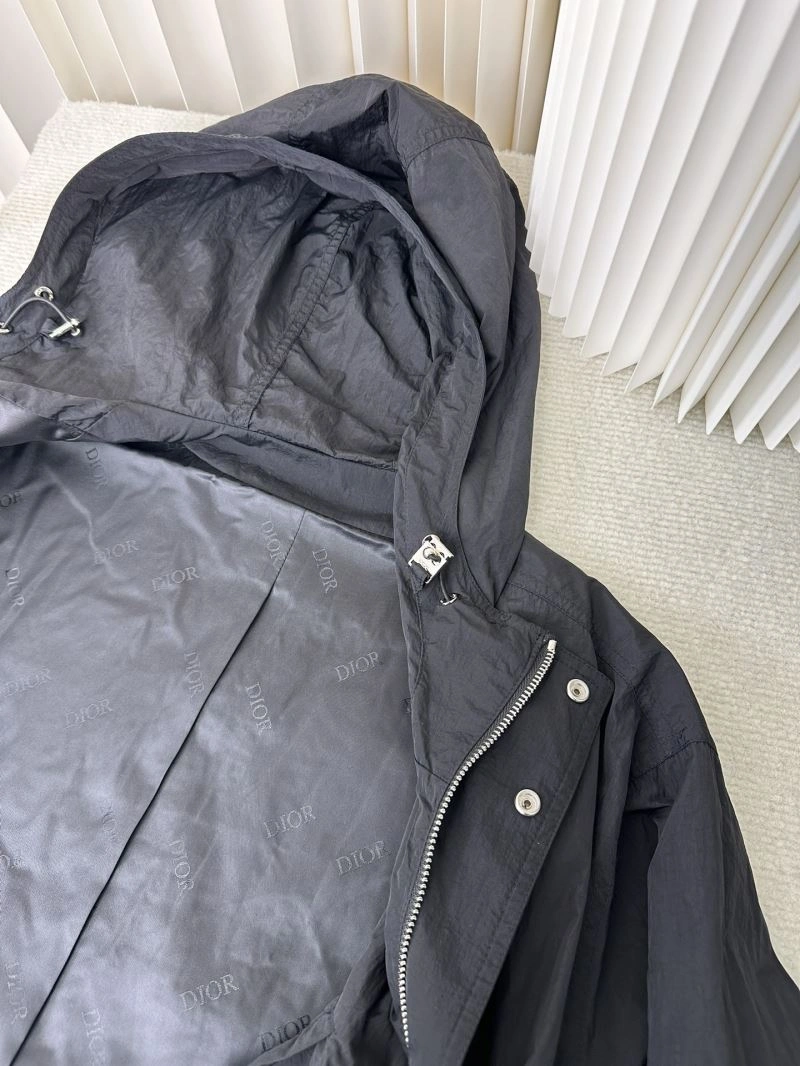 Indistinguishable Christian Dior Outwear