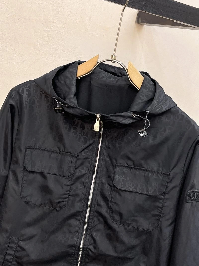 Accurate model Christian Dior Outwear