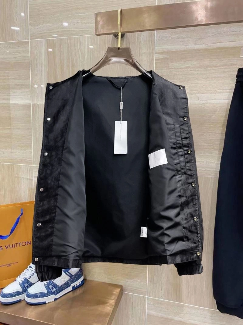 Indistinguishable Christian Dior Outwear
