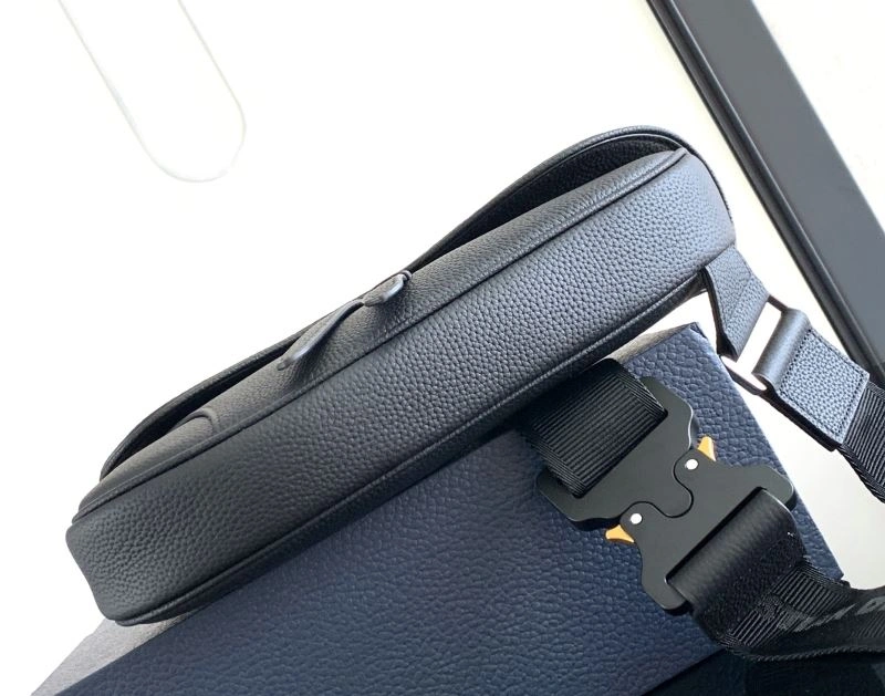 Low-cost Christian Dior Saddle Bags