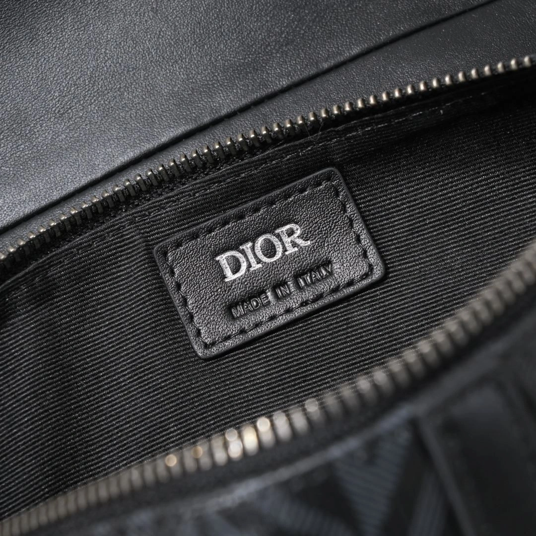 High fidelity Christian Dior Saddle bags