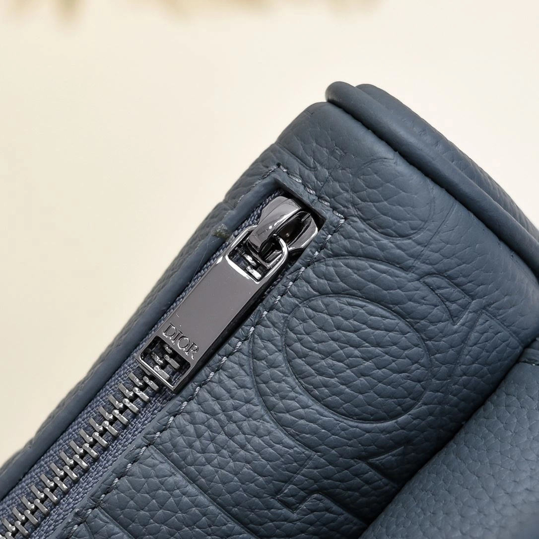 High fidelity Christian Dior Saddle bags