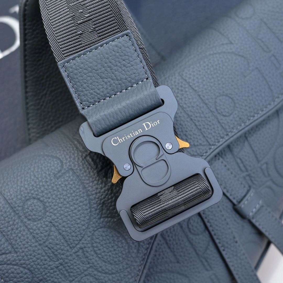 High fidelity Christian Dior Saddle bags