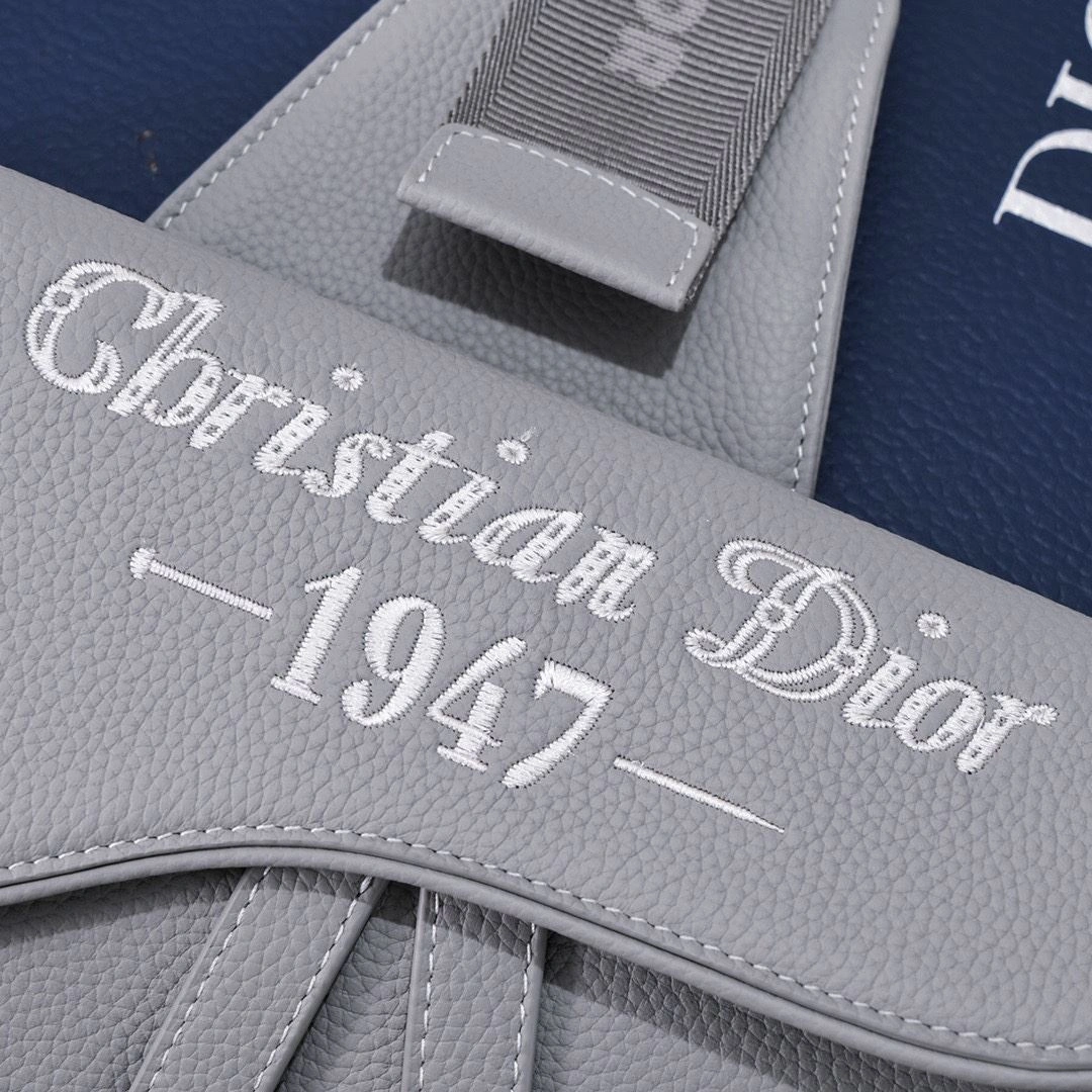 Bargain Christian Dior Saddle bags